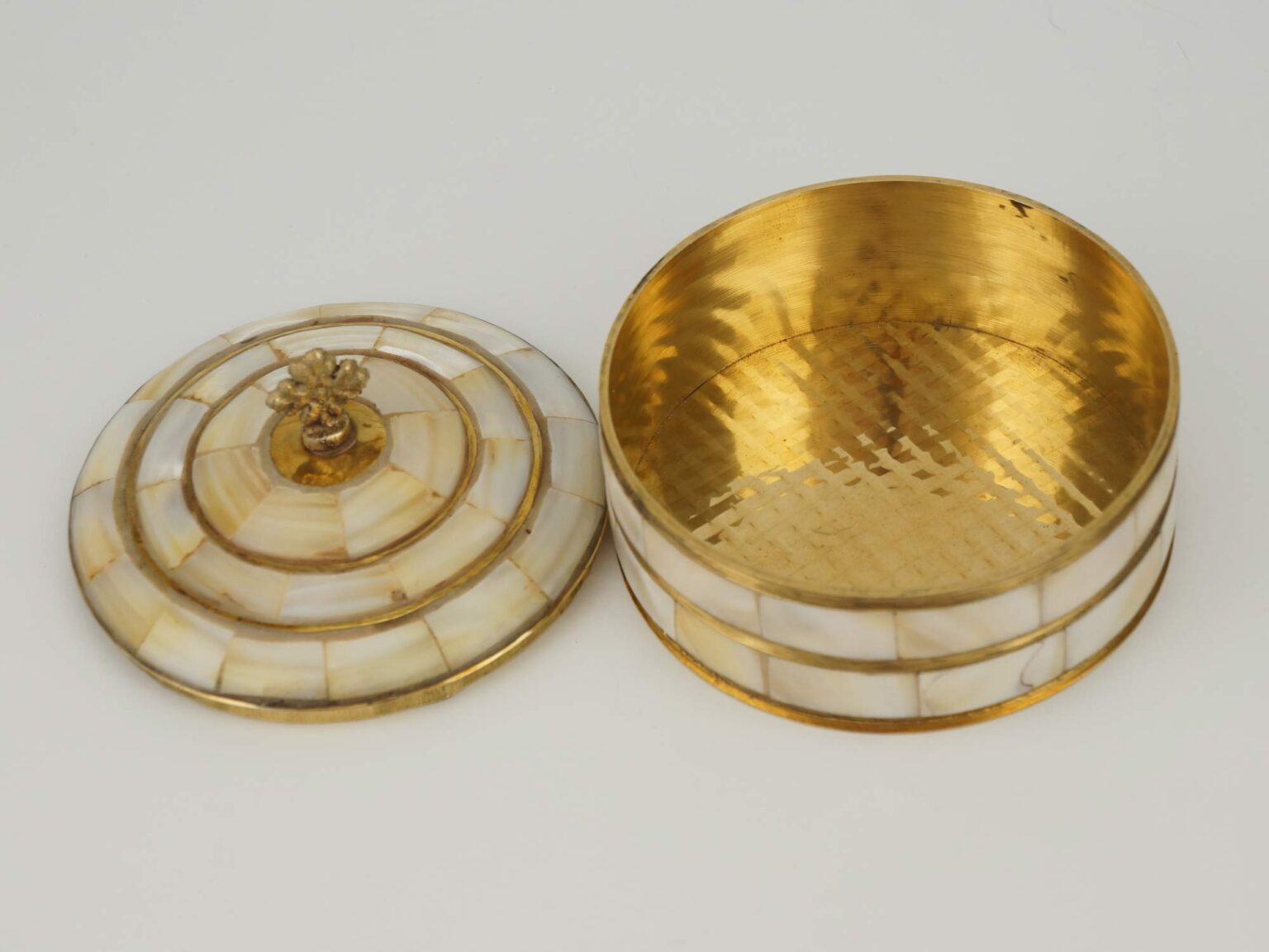 Vintage Round Jewelry Decorative Trinket Box - BlessedMart